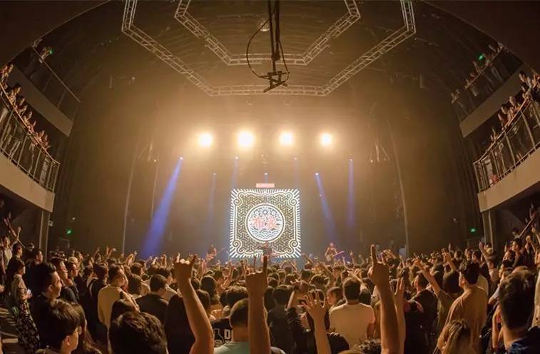 上海热线HOT新闻——魔都超唯美商场瑞虹天地月亮湾2.0版 超多首家店开业!