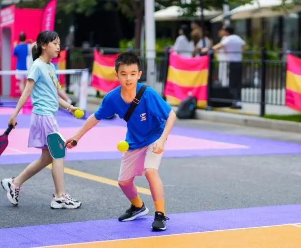 “新晋网红运动”匹克球大赛点燃长宁街头——上海热线HOT频道