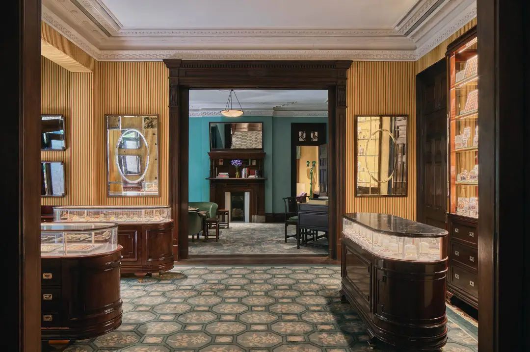 Prada亚洲首个独立精品餐饮空间！迷上Prada荣宅在静安启幕——上海热线HOT频道